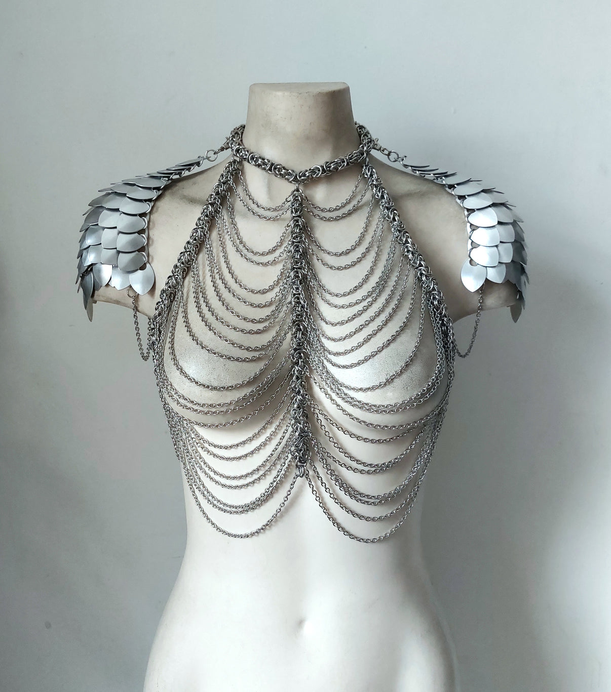 Byzantium Silver Chains Harness With detachable Shoulder Armour ...